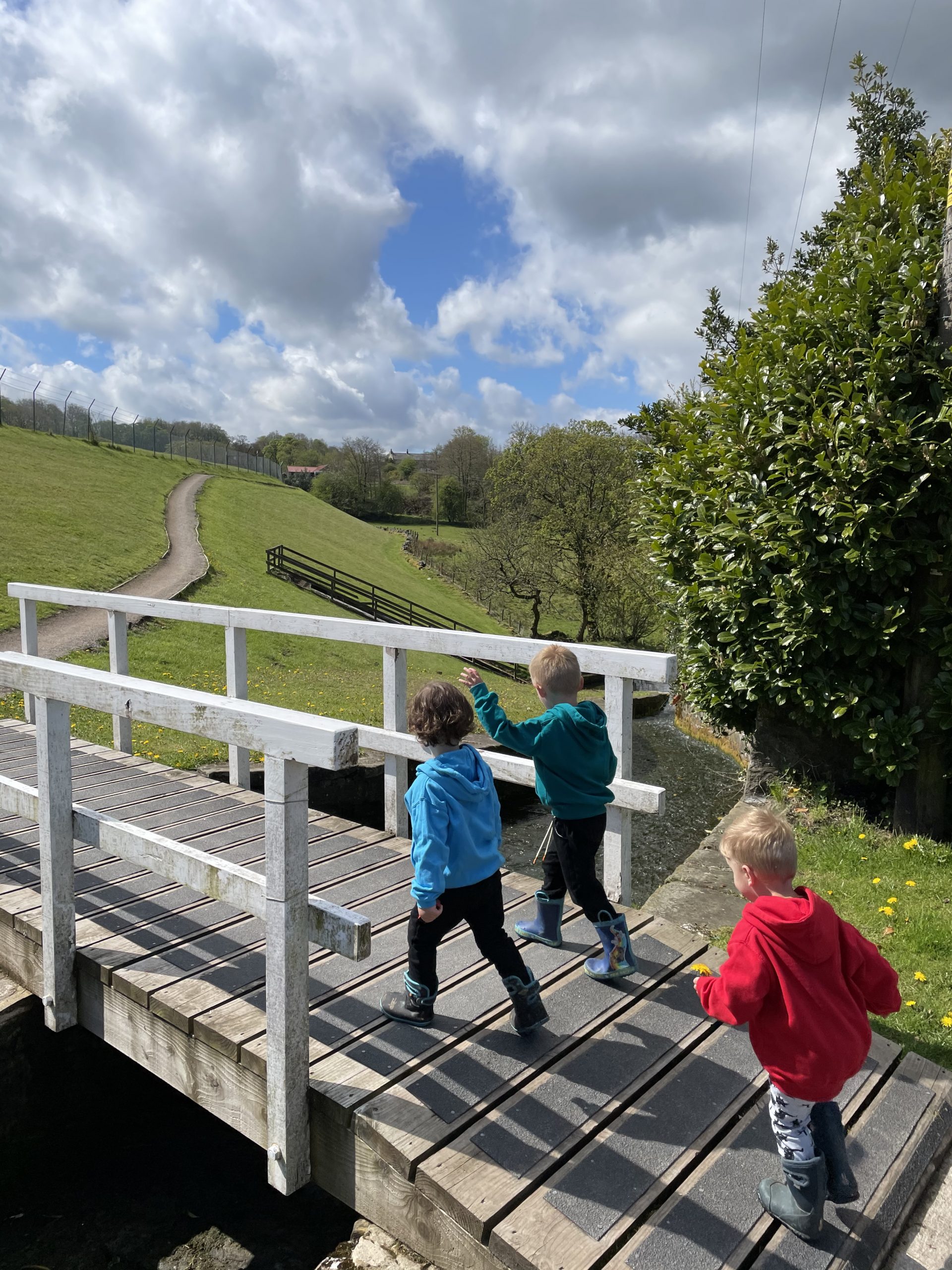 Lake Burwain circular walk, Foulridge - Little Miss Yorkshire